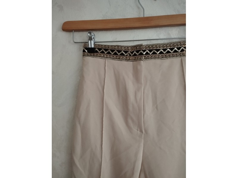 Pantalone na crtu vel 36