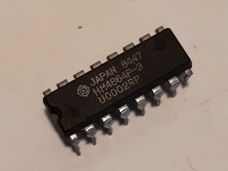 Chip DRAM memorija 64Kbit (iz 1984.god) Hitachi