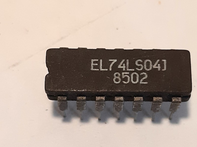 Keramicki chip EL74LS04 iz 1985.god.