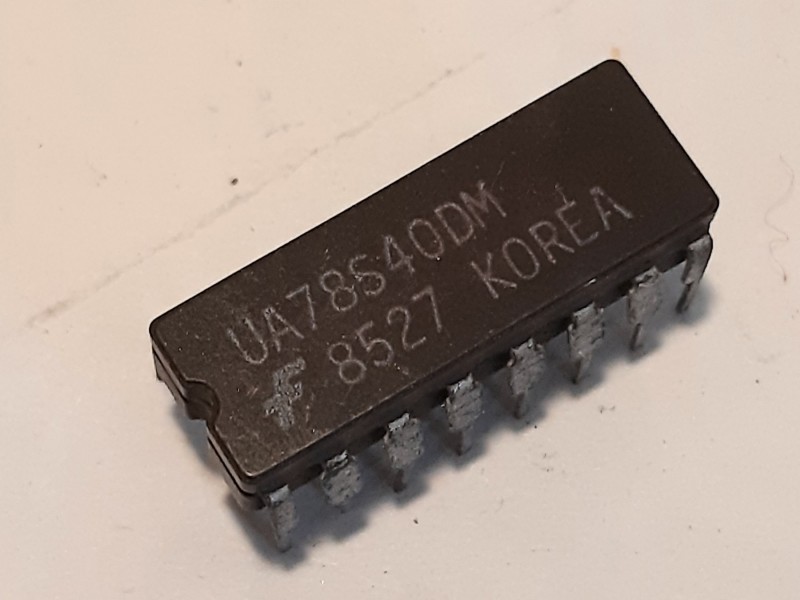 Keramicki chip UA78S40DM iz 1985.god.