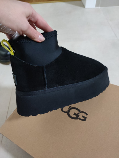 Nove ugg