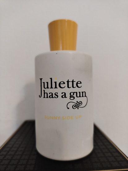 Juliette Has a gun sunny side
