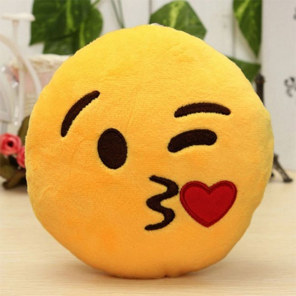 Plišani jastuk Emoji Kiss 35cm Selay 114409