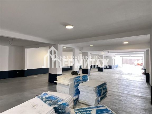 Mitrovo brdo 290m2| Parking