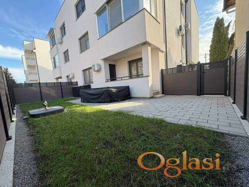 Stan 51 m² + 45 m² privatno dvorište | Parking | Polunamešten | Odmah useljivo