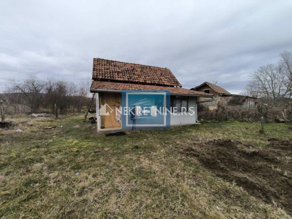 NA PRODAJU VIKENDICA – 150 m OD VELIKE MORAVE – PLAC 15,62 ARI