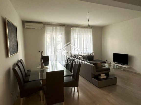 Voždovac, Lekino brdo, 3.0 stan, 81m2, 1000 EUR