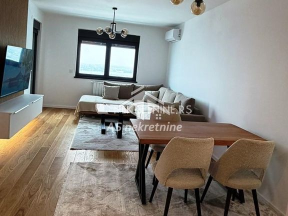 Palilula, Hala Pionir, 3.0 stan, 70m2, 1099 EUR