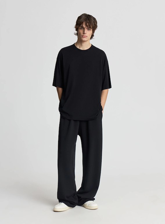 Majica u jednobojnoj varijanti - Crna