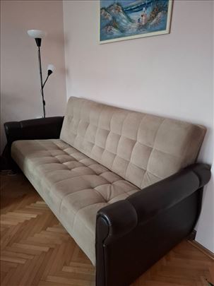 Na prodaju dva kauca