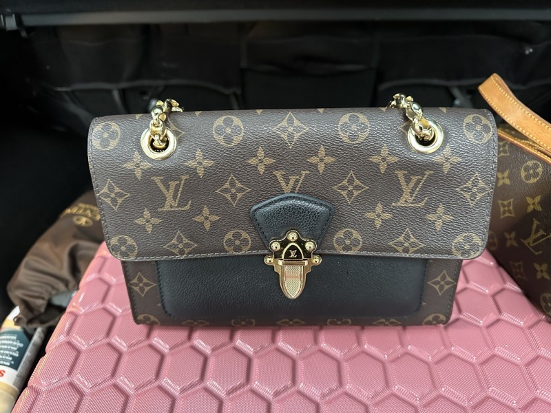 Louis Vuitton Victorie shoulder bag
