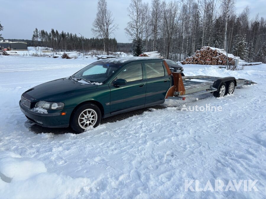 Prodaje se Volvo V70 kamion s ravnom platformom < 3.5t na aukciji