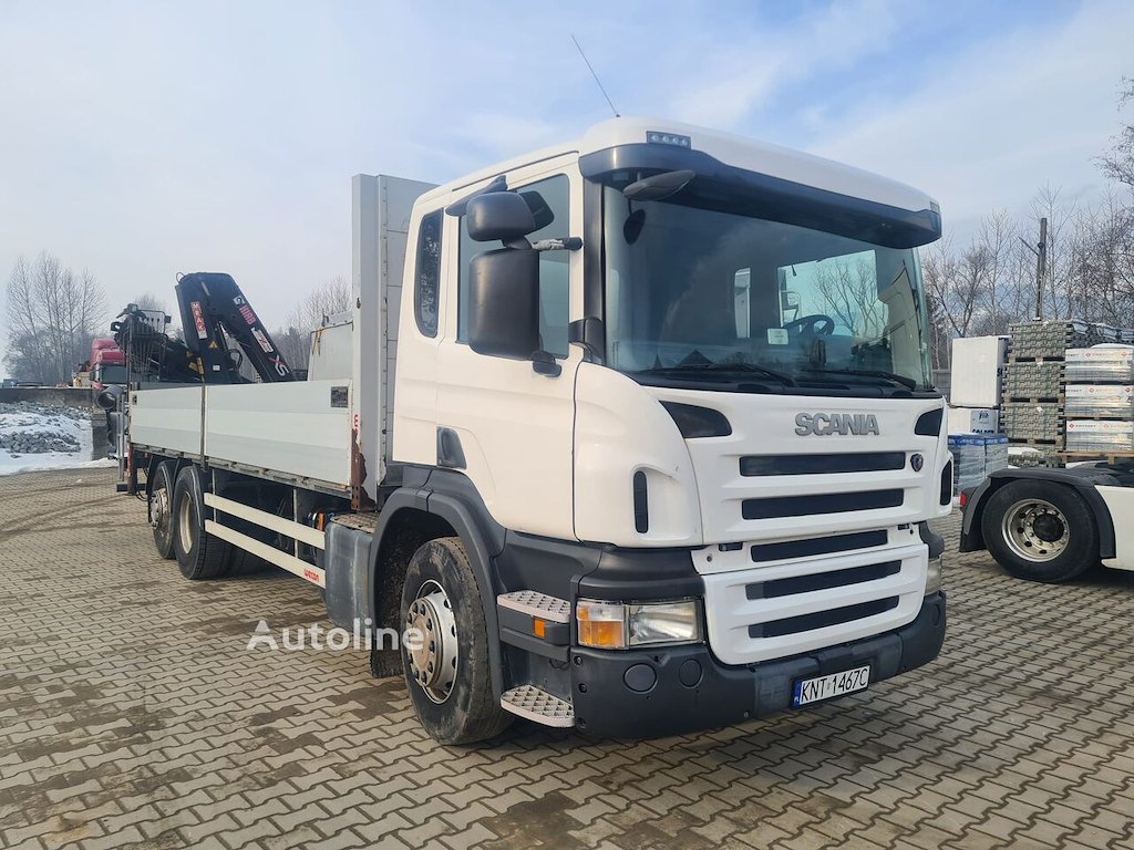 Scania P410 kamion s ravnom platformom