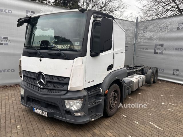 Mercedes-Benz Actros 2443 6x2 Chassis under car carrier kamion šasija