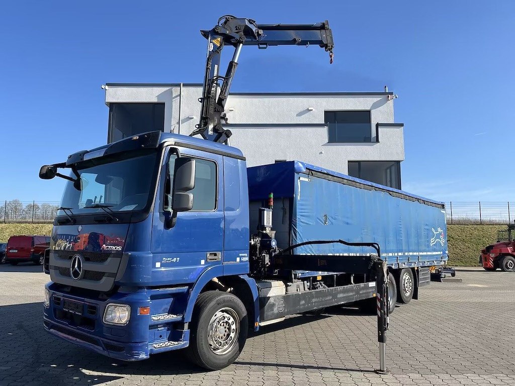 Mercedes-Benz 2541 / 6x2 / Atlas 135.2E crane / 8.20 m extendable flatbed kamion sa klizna zavesa cerada