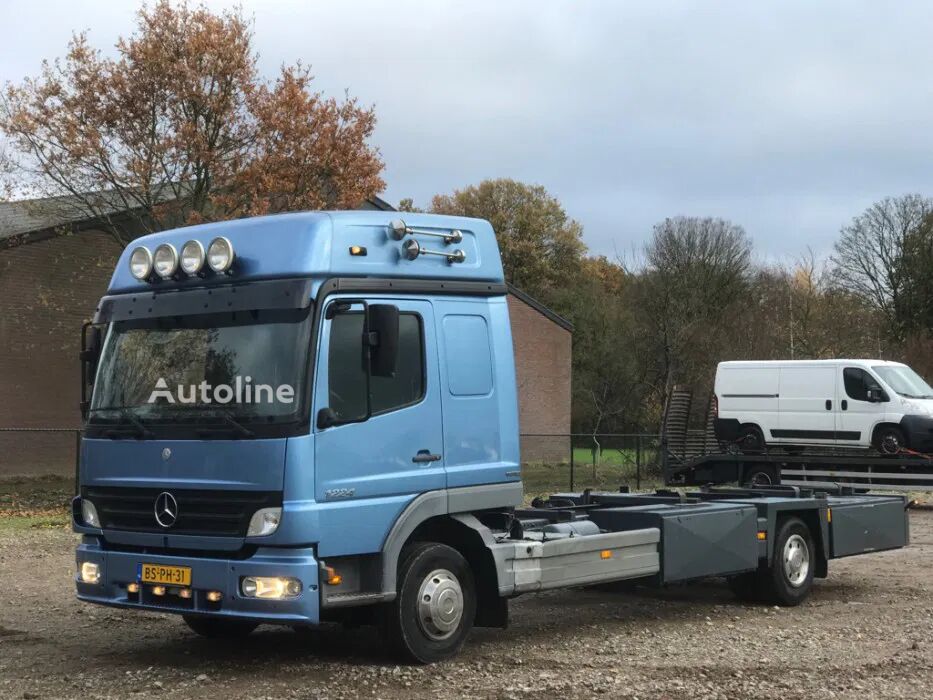 Mercedes-Benz Atego 1224 L euro 4 slaapcabine hoog dak 174.000 km vozilo za prevoz kontejnera