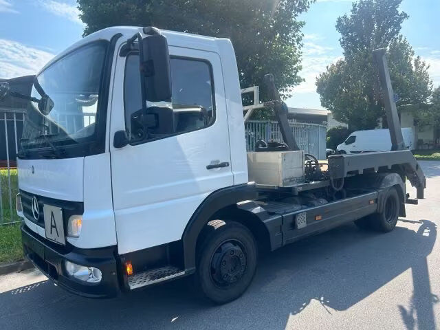 Mercedes-Benz Atego 818 / hooklift truck kamion autopodizač kontejnera