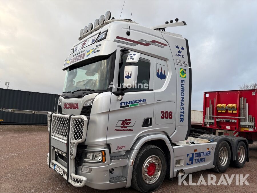 Prodaje se Scania 660R karoseriju furgona na aukciji