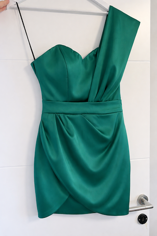 Smaragdno zelena satenska haljina