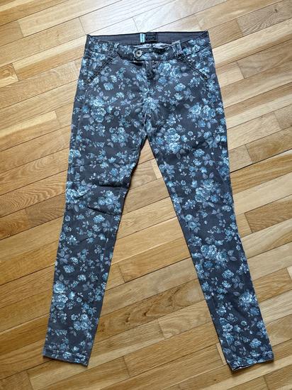 Bershka skinny cvetne farmerke