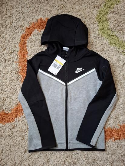 Original nike tech fleece sa etiketom