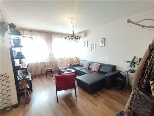 Stan,Novi Sad,Železnička Stanica,kv: 55.00, € 1485