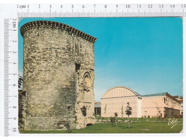 Bordeaux - La tour du fort du Hâ et l`école de la Magis