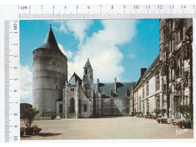 La Vallee Du Loir Chateaudun - La cour d`honneur du cha