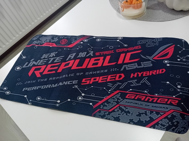 Asus Republik OF Gamers podloga 57x29cm x 0,2cm nova
