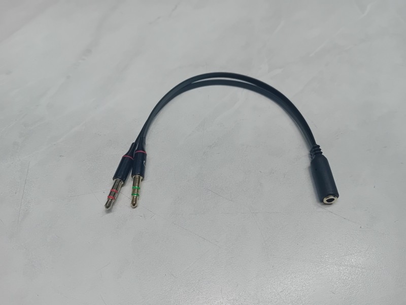 Kabl za razdvajanje audio signala za slušalice i mikrof
