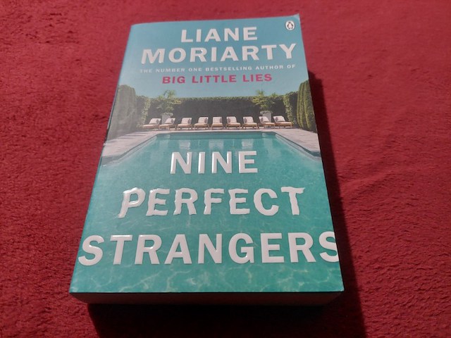 NINE PERFECT STRANGERS Liane Moriarty RETKO TOP