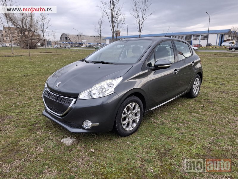 Peugeot 208 1,2b iz CH