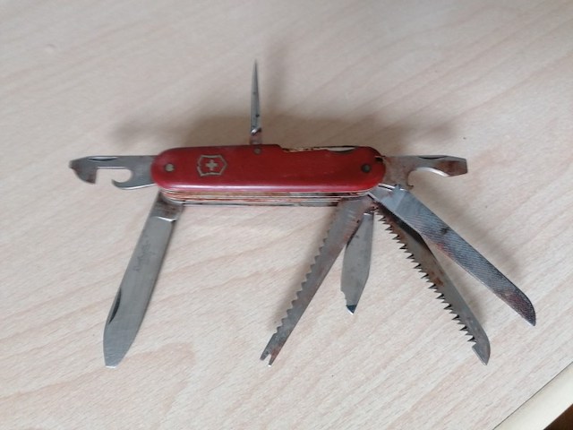 Victorinox multifunkcionalni nož, made in Švajcarska