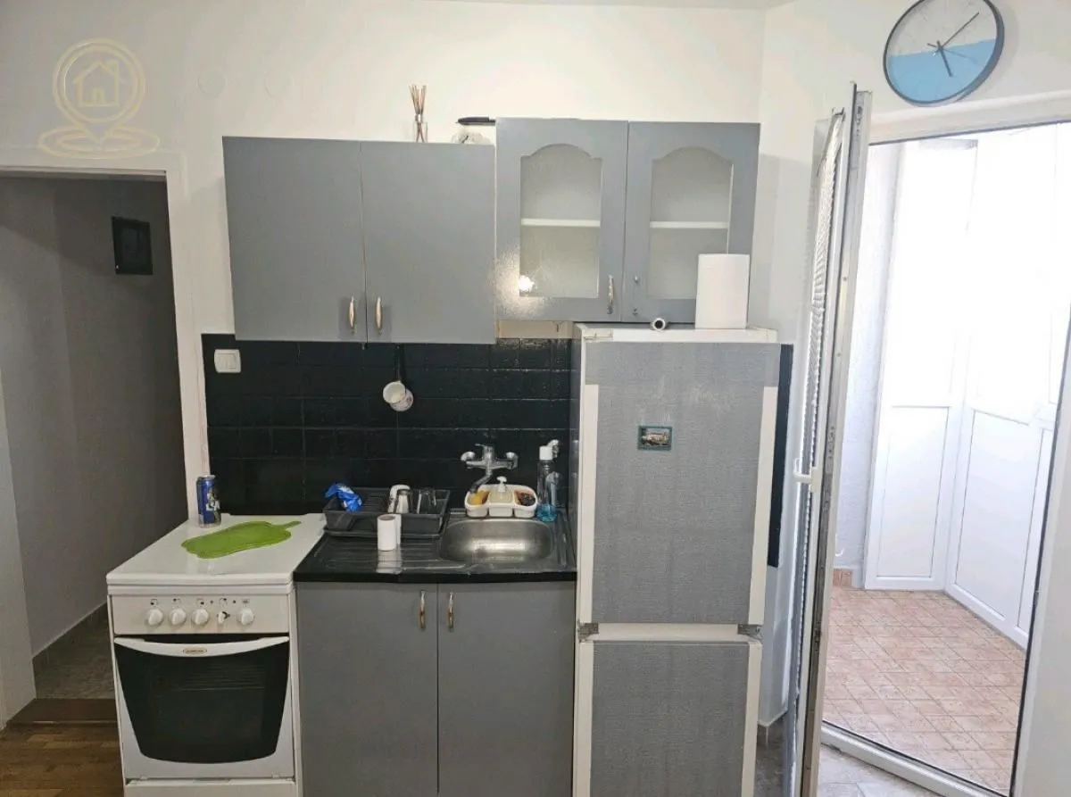 Izdavanje, jednosoban stan, 30m², Salajka, Novi Sad Sve Podlokacije