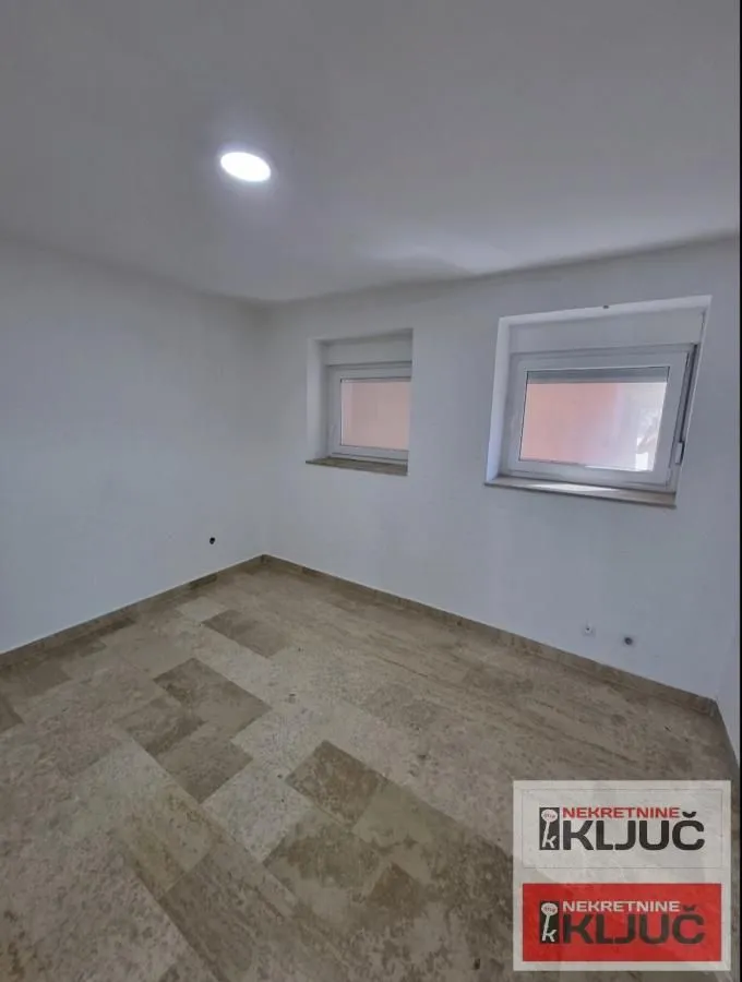 Izdavanje, trosoban stan, 68m², Centar, Novi Sad