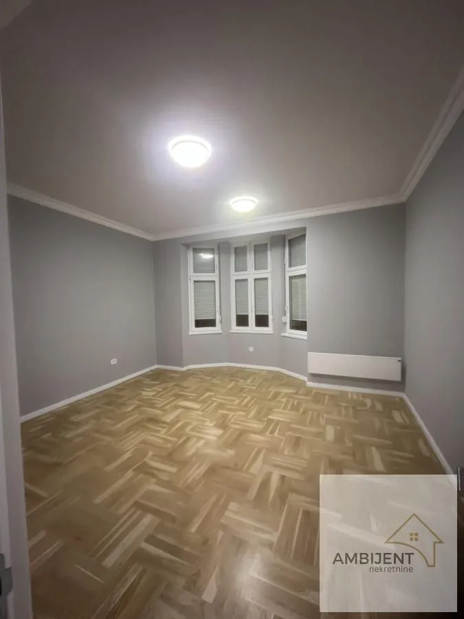 Izdavanje, trosoban stan, 70m², Savski Venac, Beograd