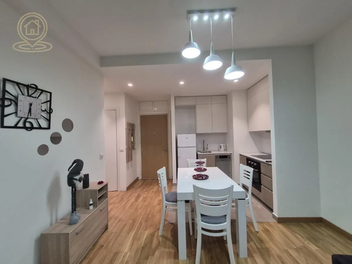 Izdavanje, dvosoban stan, 55m², Savski Venac, Beograd