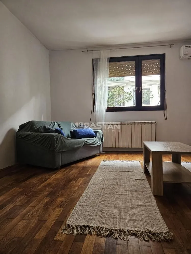 Izdavanje, jednosoban stan, 30m², Đeram Pijaca, Beograd