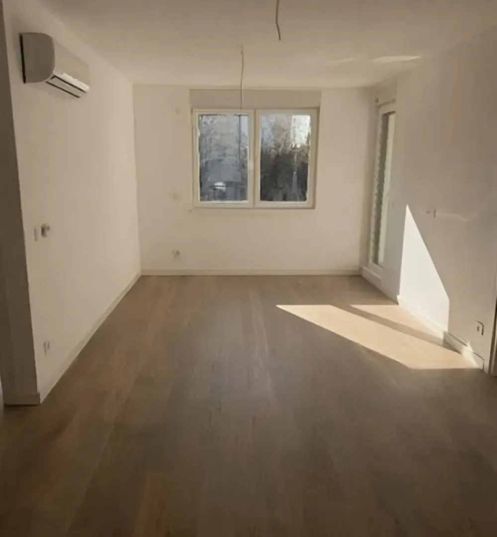 Prodaja, trosoban stan, 62m², Zemun Centar, Zemun Sve Podlokacije