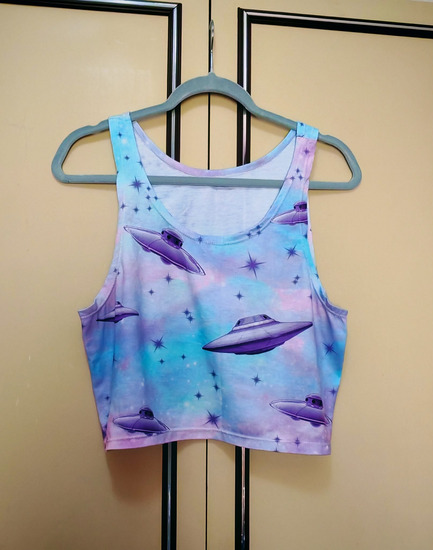 Oversized crop top UFO uni