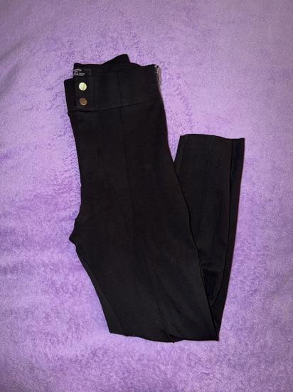 Bershka prelepe crne pantalone, velicina M