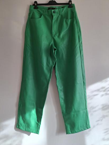 Bershka nove pantalone..vel.40snizenee