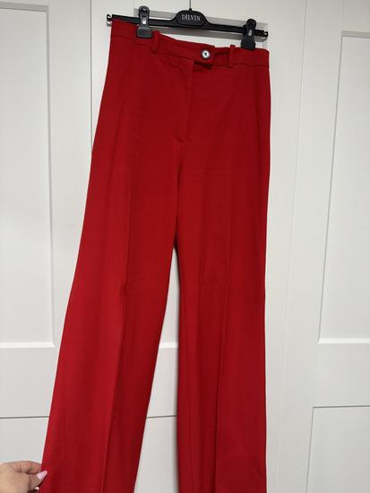 Crvene Zara pantalone