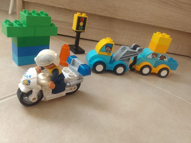 Lego duplo dizalica za auto