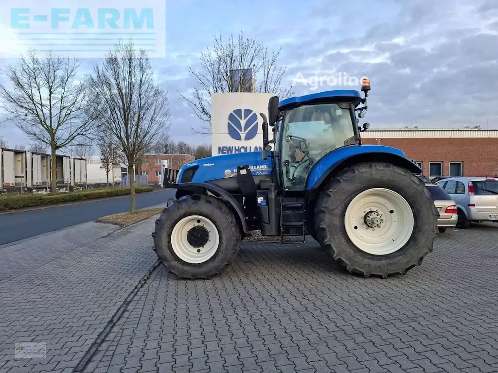 New Holland t7.220 ac traktor točkaš