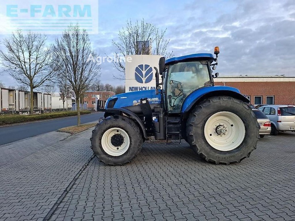 New Holland t7.220 ac traktor točkaš