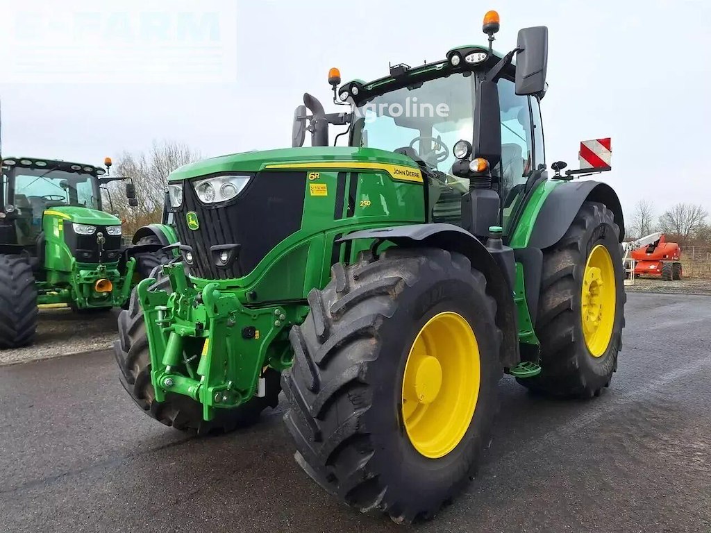 John Deere 6r 250 traktor točkaš