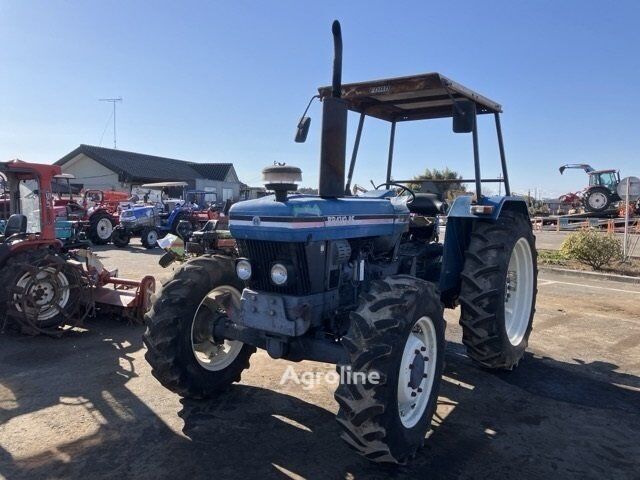 New Holland TRACTOR(NEW HOLLAND) traktor točkaš