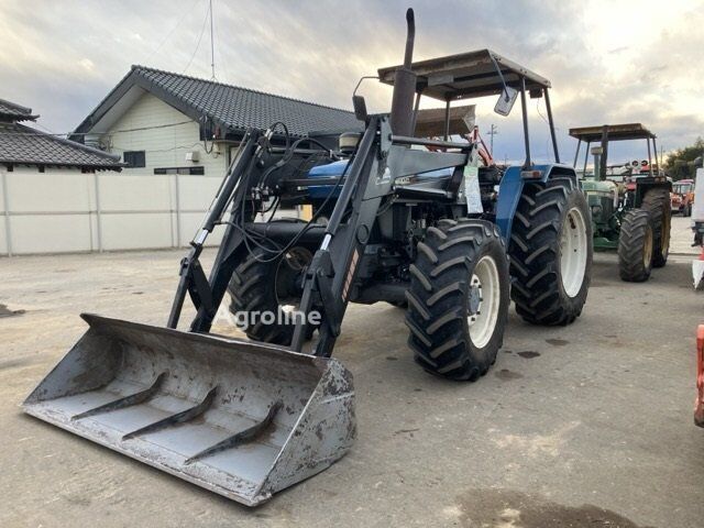 New Holland TRACTOR(NEW HOLLAND) traktor točkaš