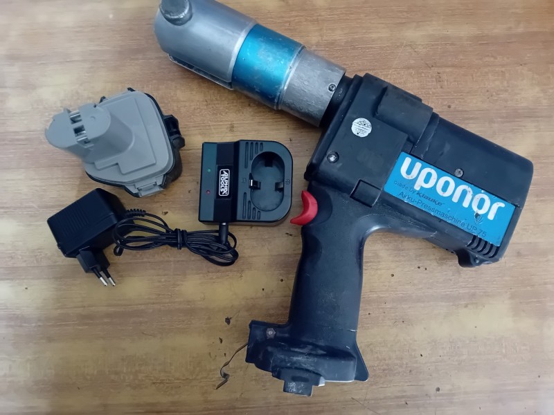 Uponor aku presa 12V